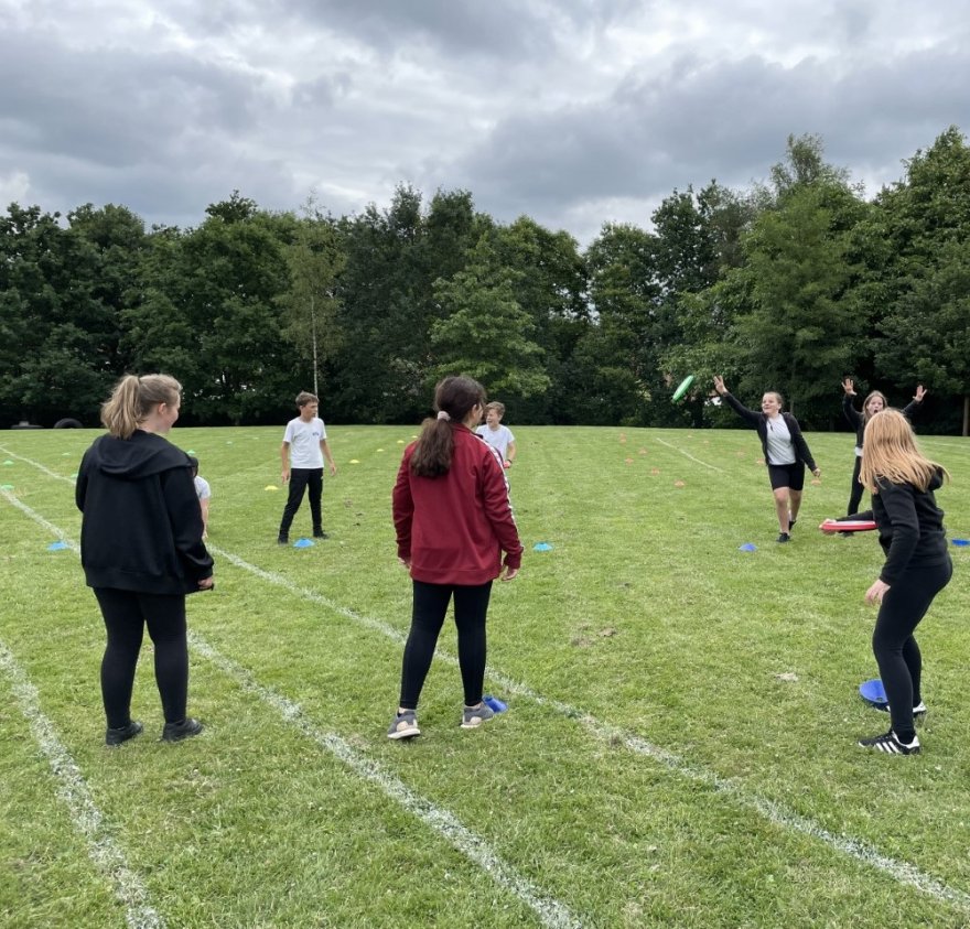 Year 6 - Ultimate frisbee with the North West Leicestershire Sports ...